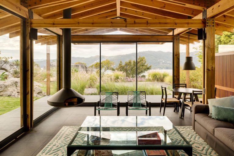 A Modified Mid-Century A-Frame in Los Angeles | Wowow Home Magazine