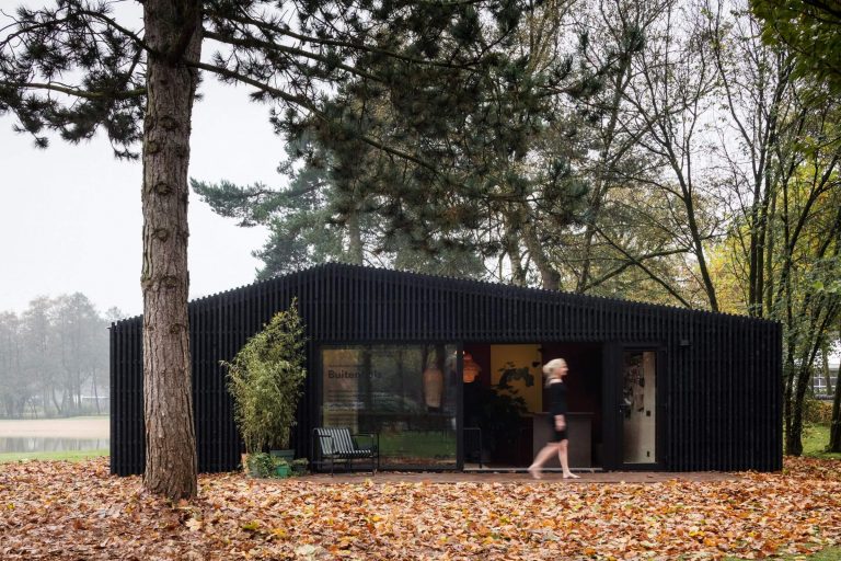 La Dacha Mountain Refuge by DRAA | Wowow Home Magazine