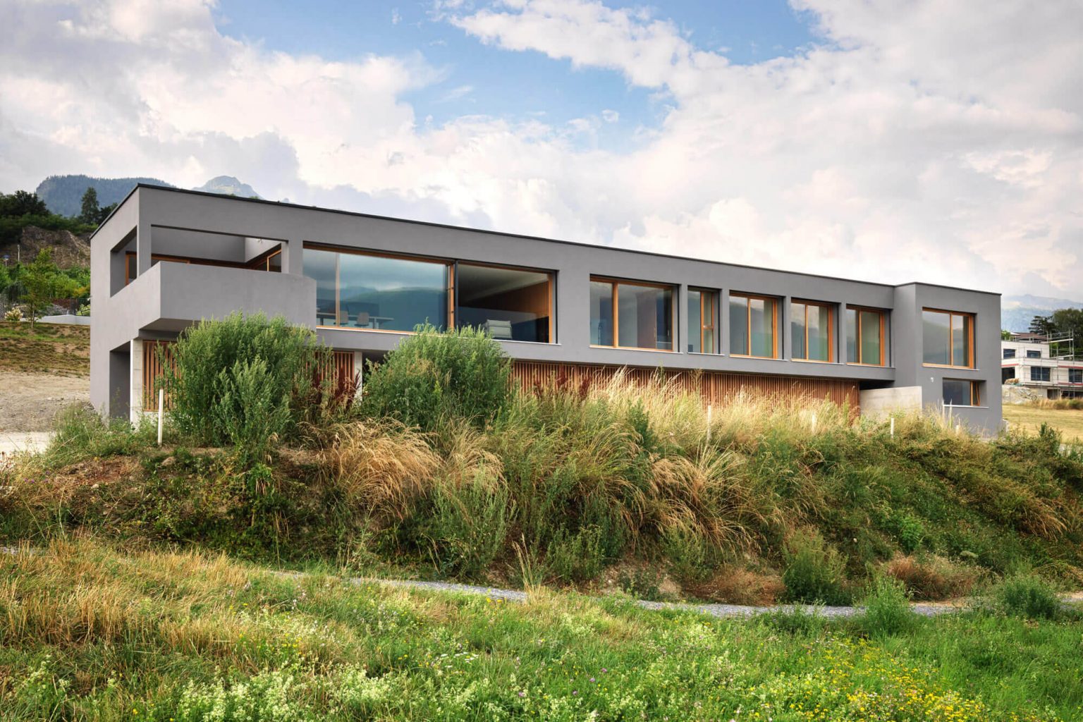 Living Screen House by CplusC Architectural Workshop | Wowow Home Magazine