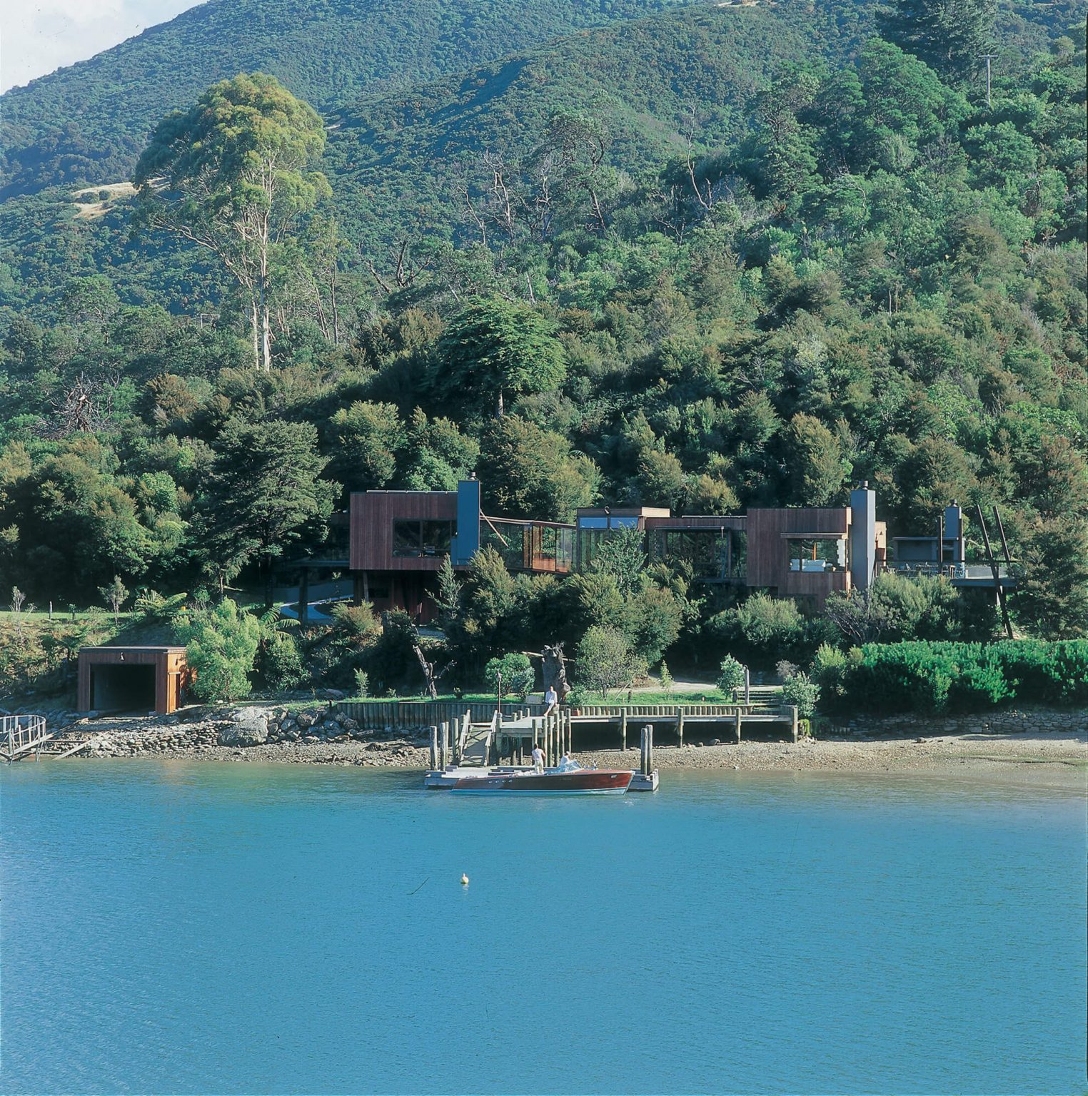 Waterfall Bay House by Bossley Architects | Wowow Home Magazine