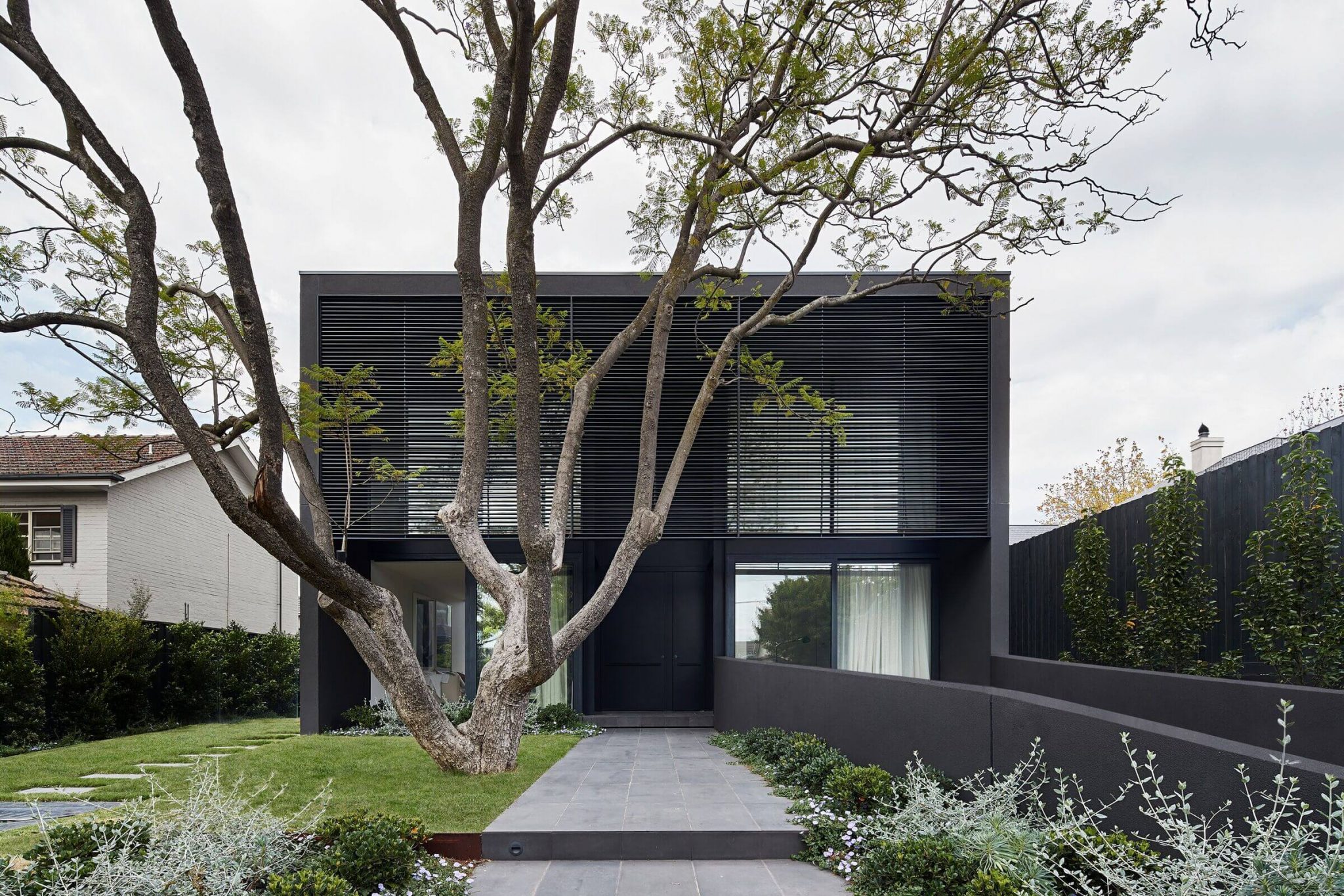Slope House by Ian Hsü and Gabriel Rudolphy | Wowow Home Magazine