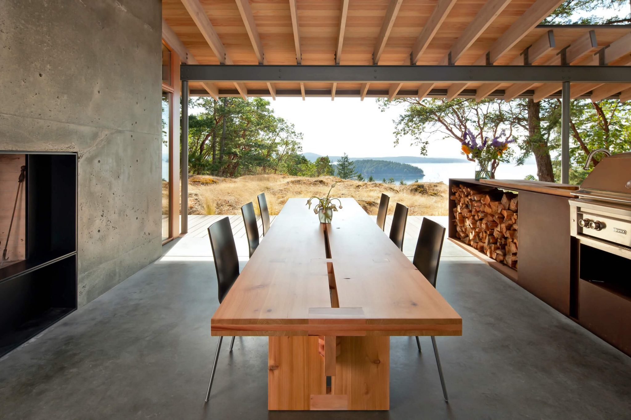 Roomy House by Estudio PKa | Wowow Home Magazine