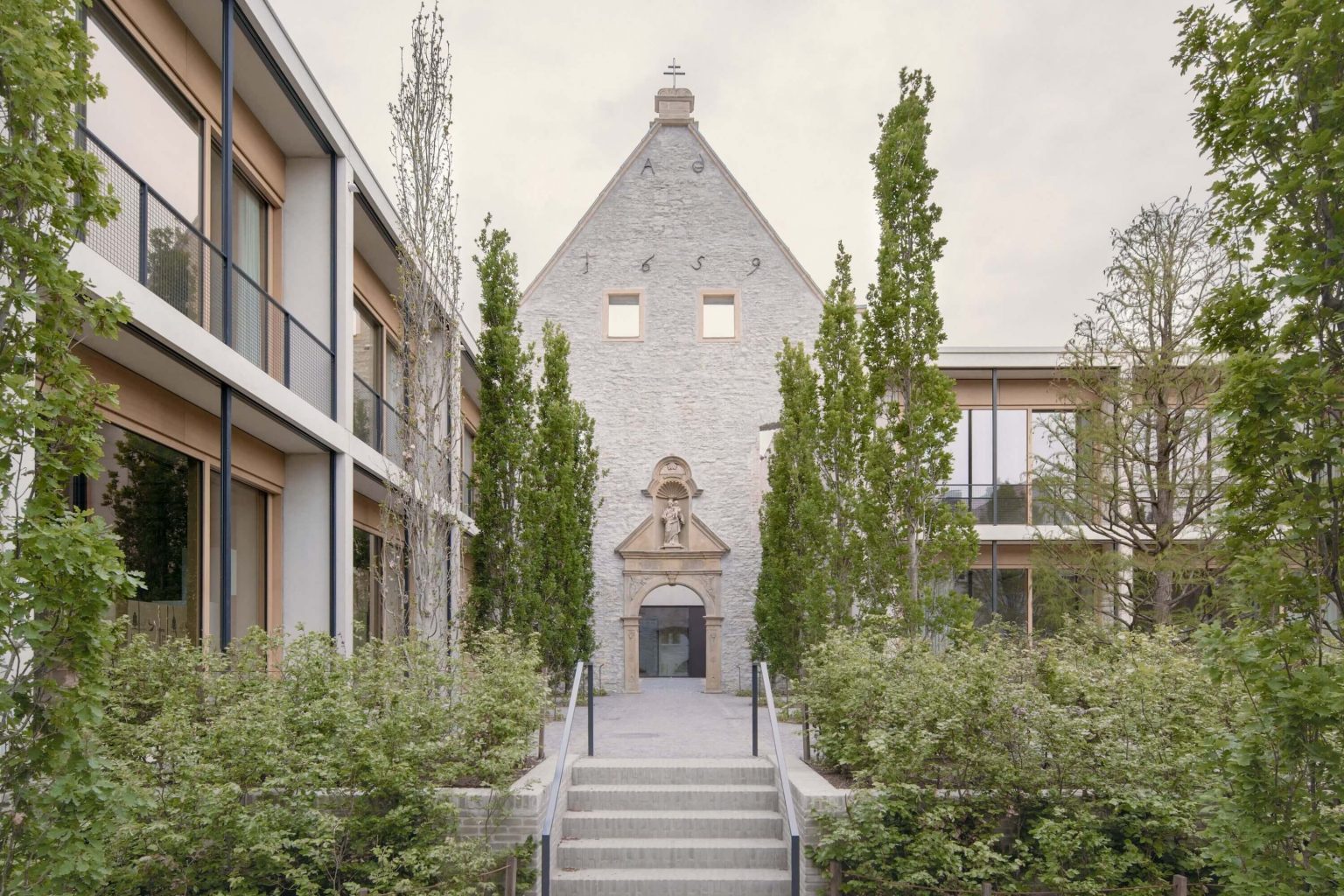 Narrow House Renovation by BFDO Architects pllc | Wowow Home Magazine