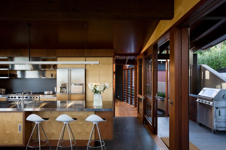 Owhanake Bay House by Strachan Group Architects | Wowow Home Magazine