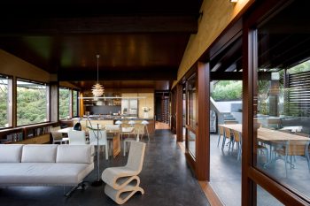 Owhanake Bay House by Strachan Group Architects | Wowow Home Magazine