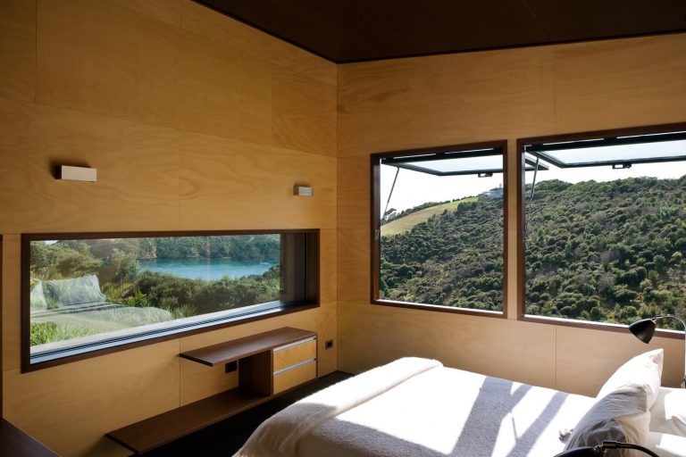 Owhanake Bay House by Strachan Group Architects | Wowow Home Magazine