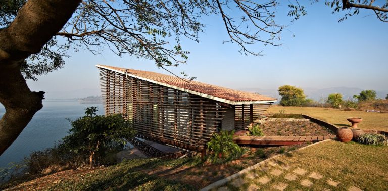 Over Water House by Design Workshop | Wowow Home Magazine