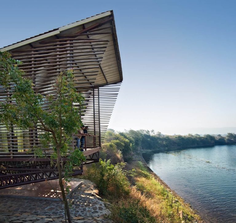 Over Water House by Design Workshop | Wowow Home Magazine