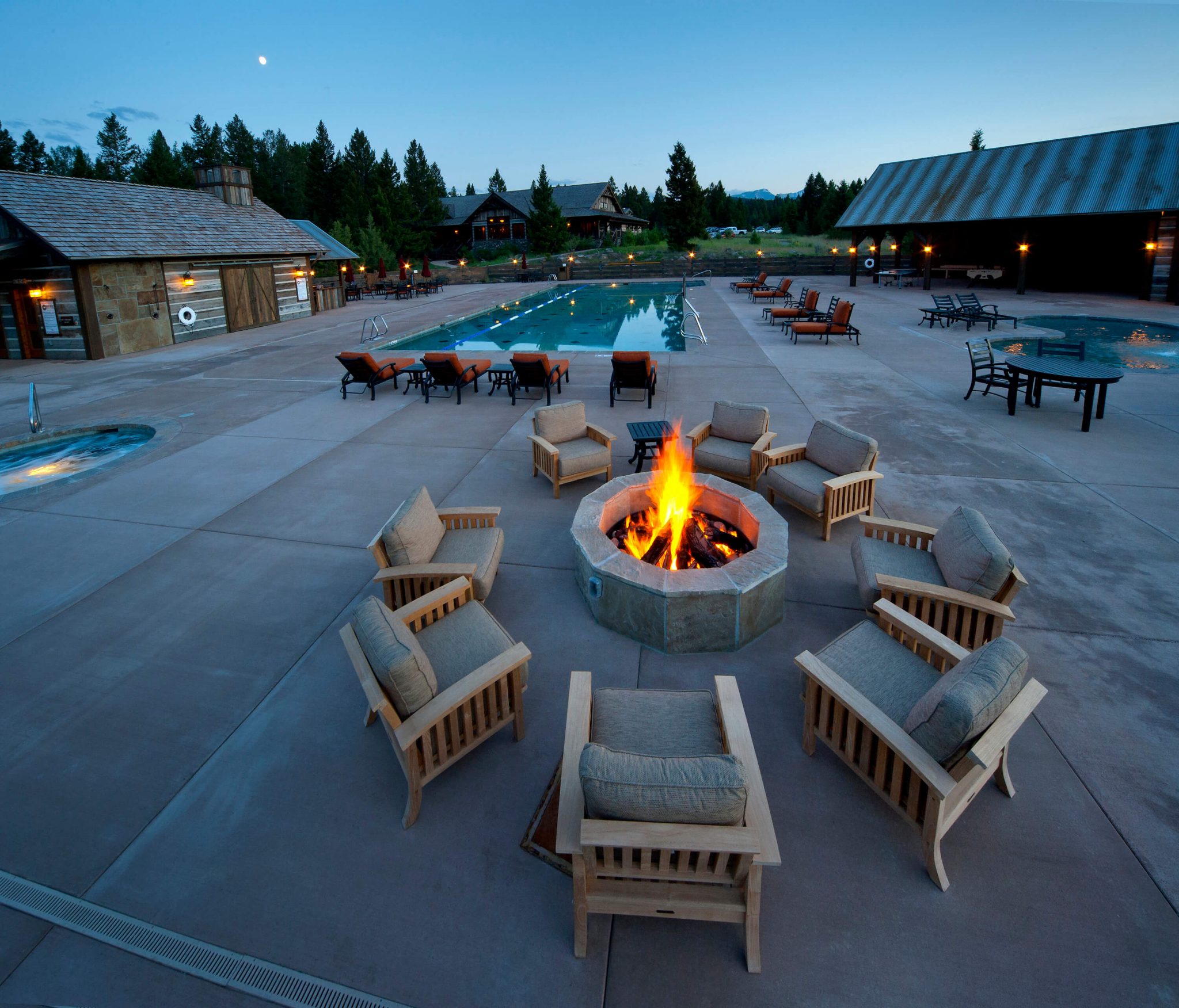 Pool and Game Barn Complex by Cushing Terrell | Wowow Home Magazine