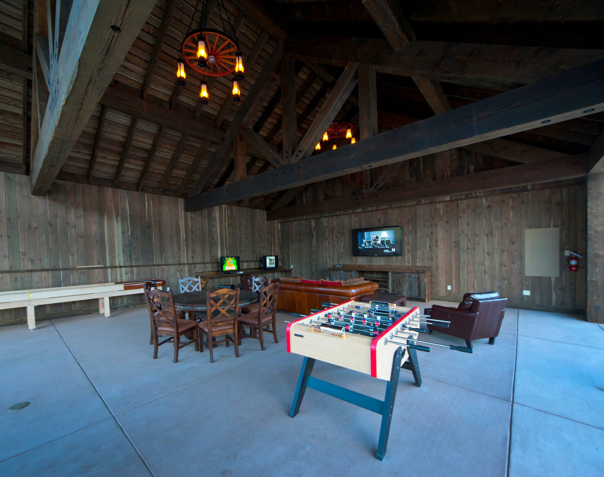Pool and Game Barn Complex by Cushing Terrell | Wowow Home Magazine