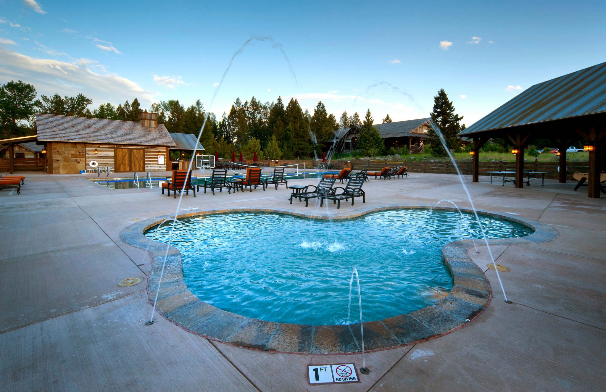Pool and Game Barn Complex by Cushing Terrell | Wowow Home Magazine