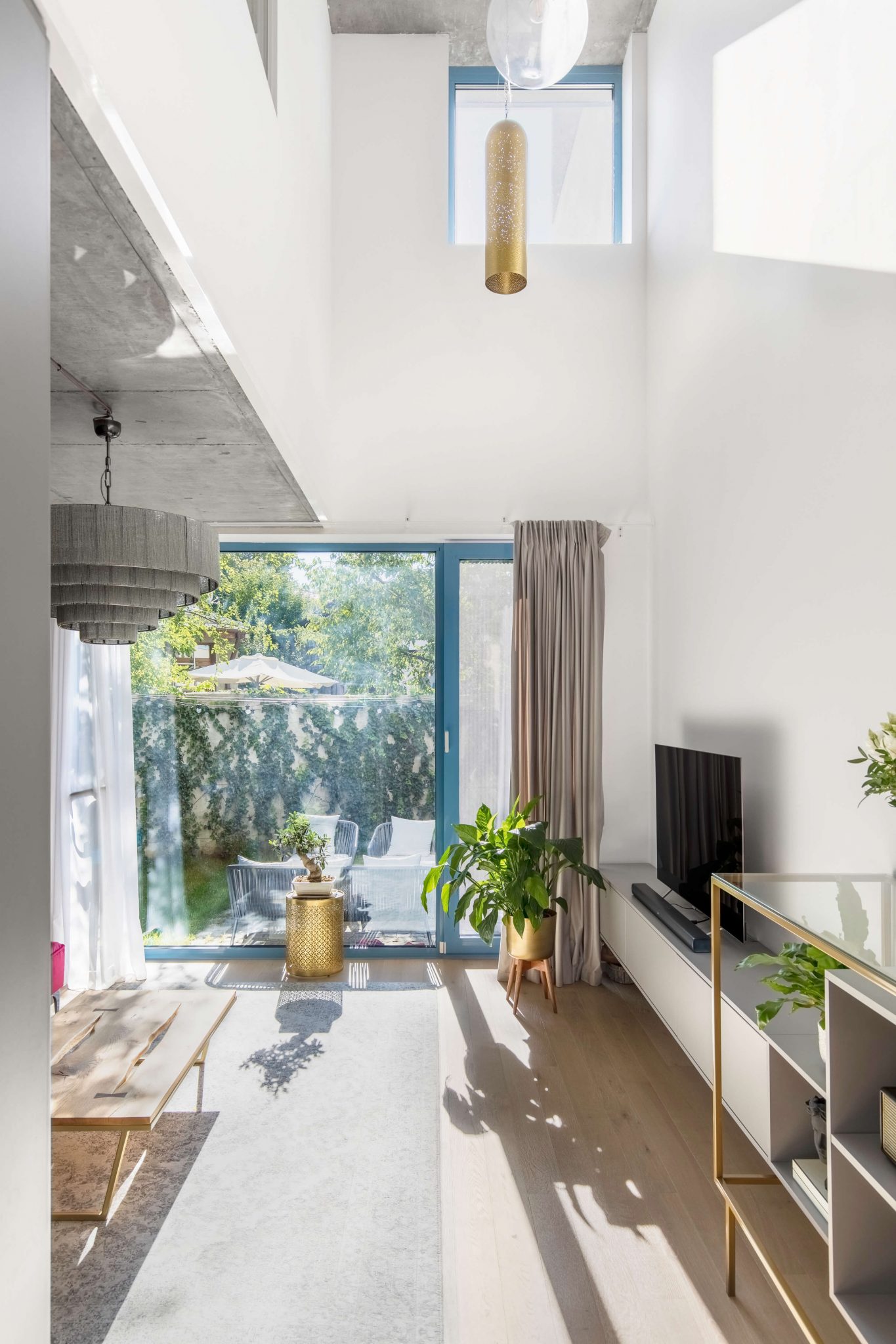 RA Duplex Apartment by 441 Design Studio | Wowow Home Magazine