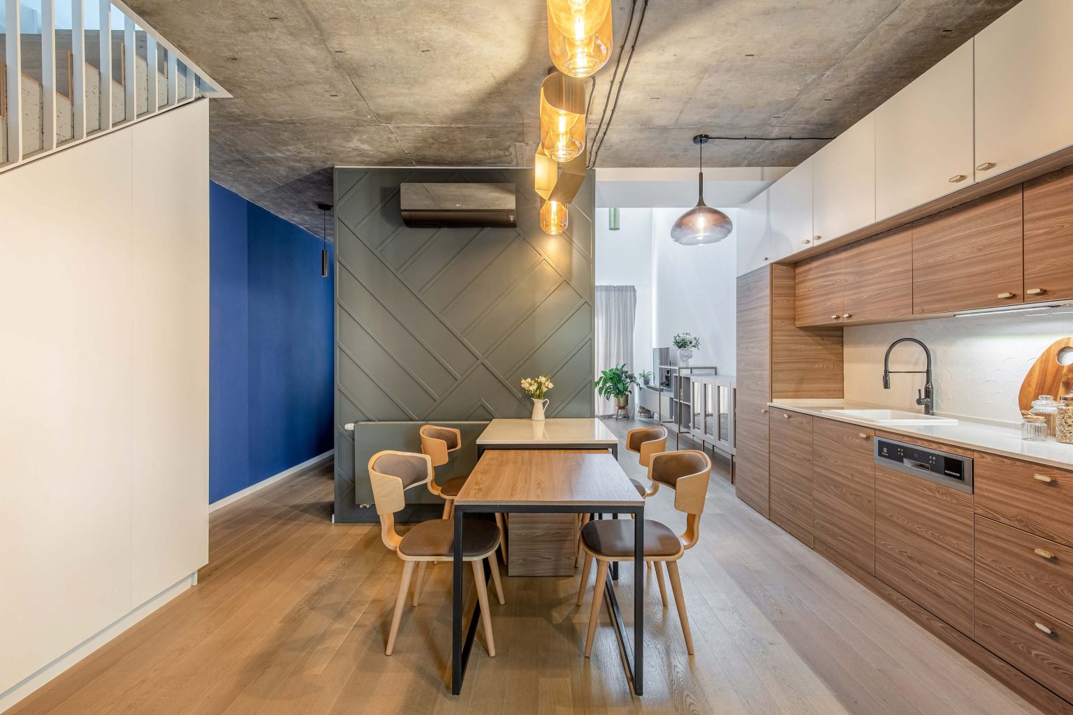 RA Duplex Apartment by 441 Design Studio | Wowow Home Magazine