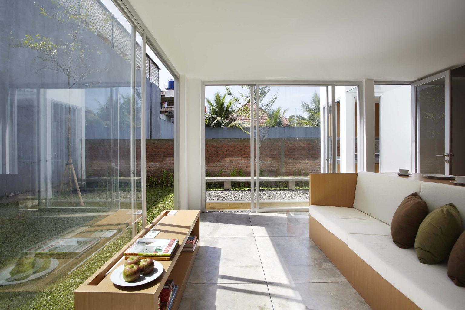 R House by sontangMsiregar Architects | Wowow Home Magazine